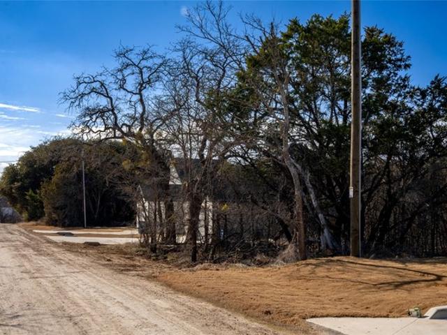5816 Barkridge Dr, Granbury, TX 76048