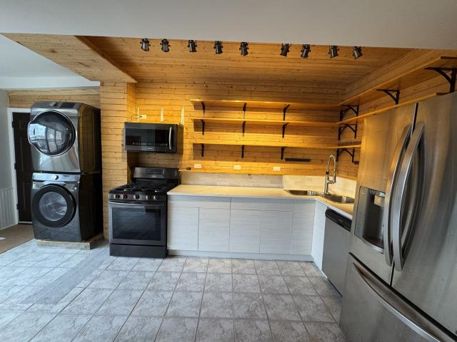 5816 W Higgins Ave, Unit 2, Chicago, IL 60630 | MLS #12610 | Compass