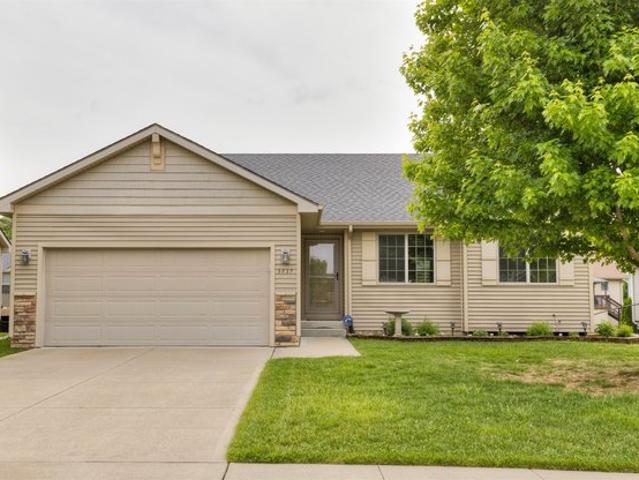 5817 NW 52nd St, Johnston, IA 50131