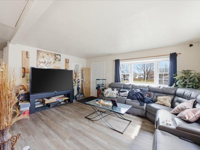 5817 N Teutonia Ave