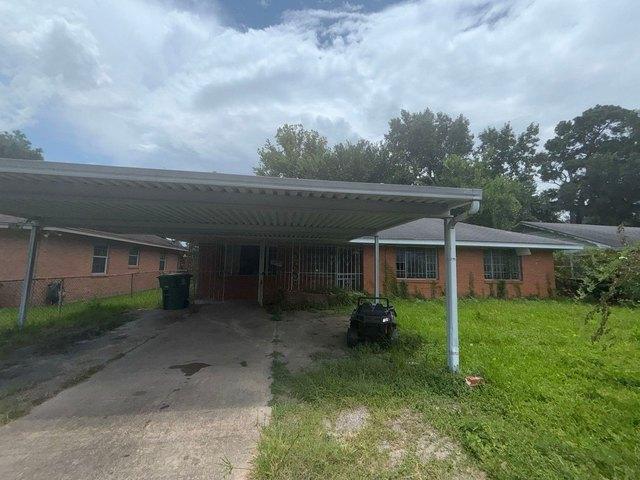 5817 Langley Rd, Houston, TX 77016