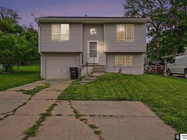 5817 S 51st St, Omaha, NE 68117