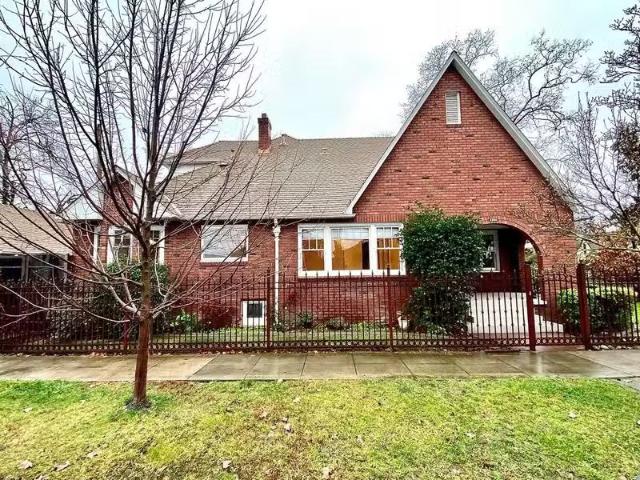 58185811 2200 2nd Ave