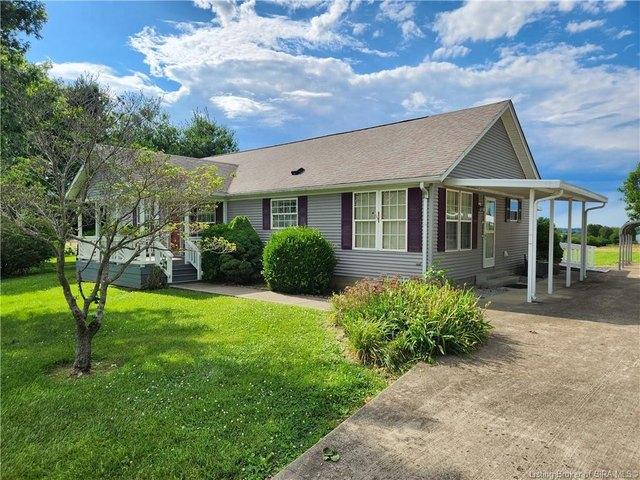 5818 E Rolling Meadows Dr, Pekin, IN 47165
