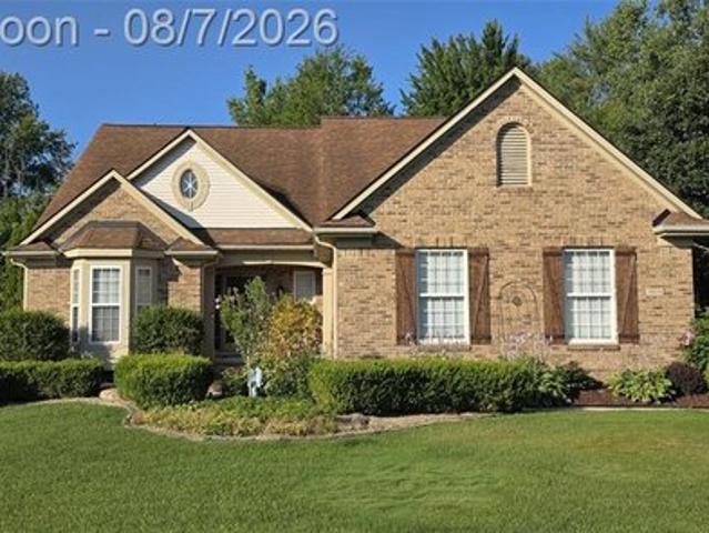 5818 Pine Trace Ct, Genoa Township, MI 48843