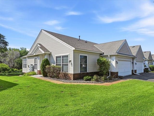 5818 Prairie Ridge Dr, Shoreview, MN 55126