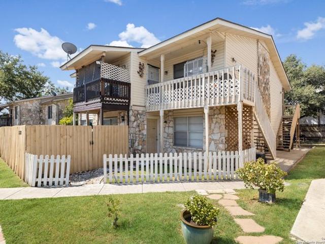 5818 Shadow Gln, San Antonio, TX 78240
