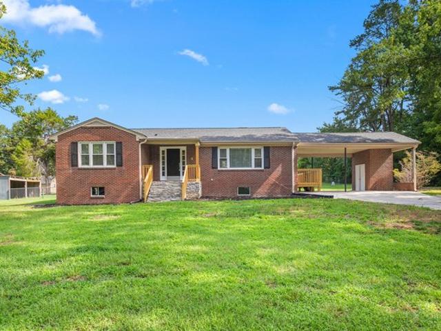 5819 Scarlet Oak Dr, McLeansville, NC 27301