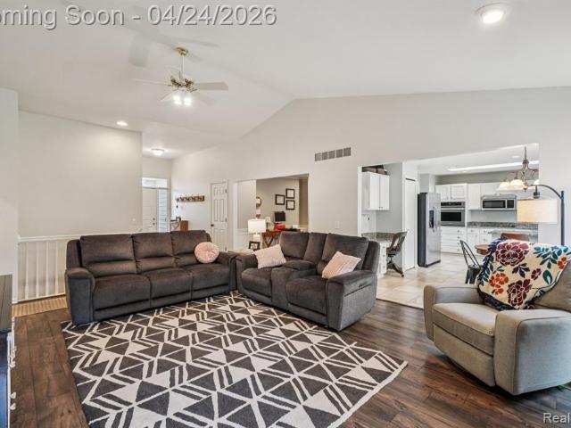 5819 Valley Drive