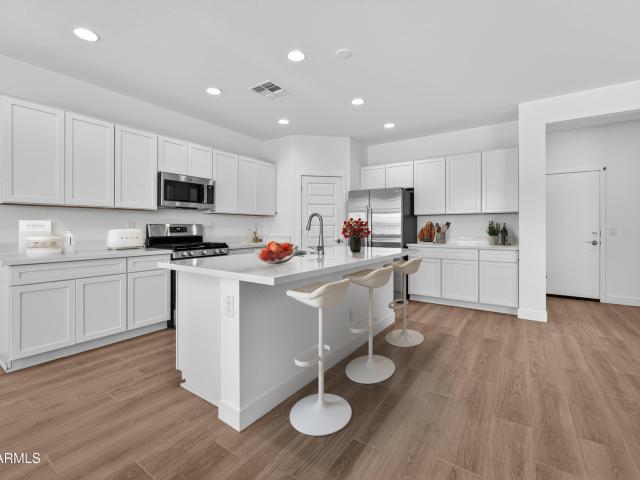 5810 s hassett