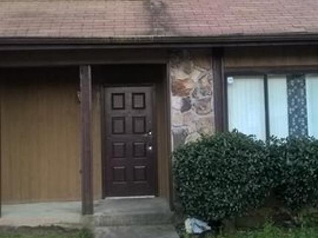 5810 Trent Walk Dr, Lithonia, GA 30038