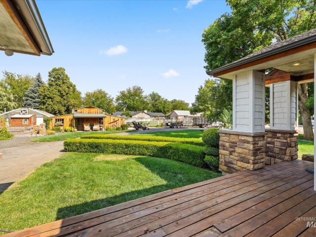 5810 W Castle Drive