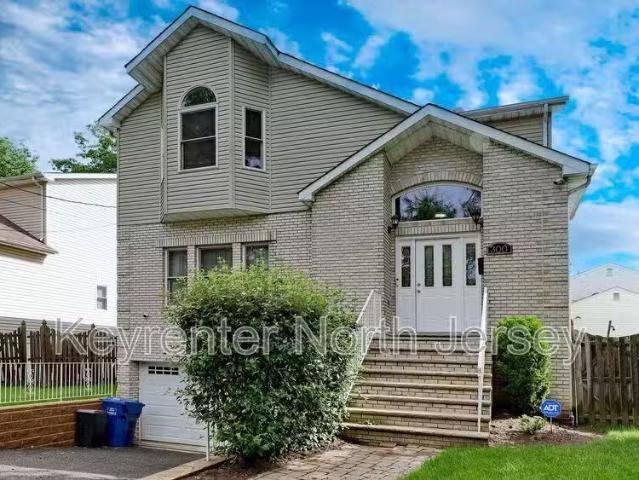 58111003 300 Elm Ave