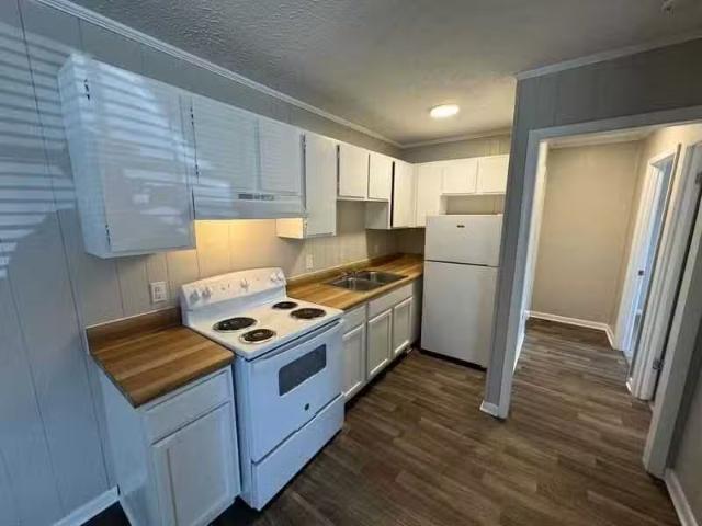 58111010 5006 Alan Dr #D