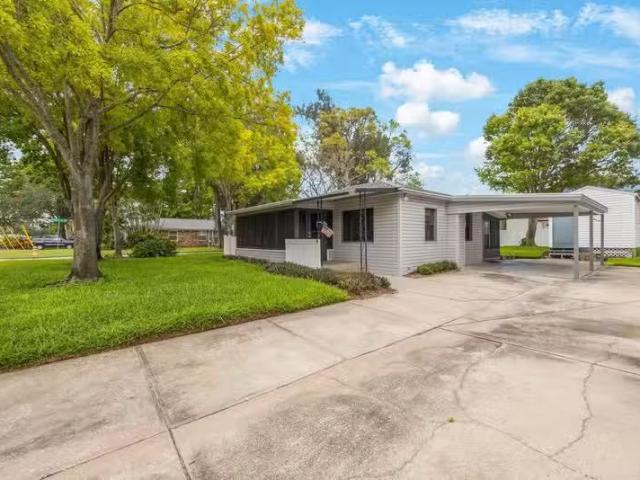 58111598 8415 Riverside Dr Ne
