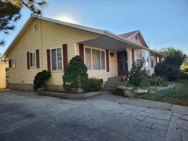 58118297 460 E Warnock Ave