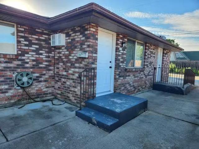 58118718 715 E Broad Ave