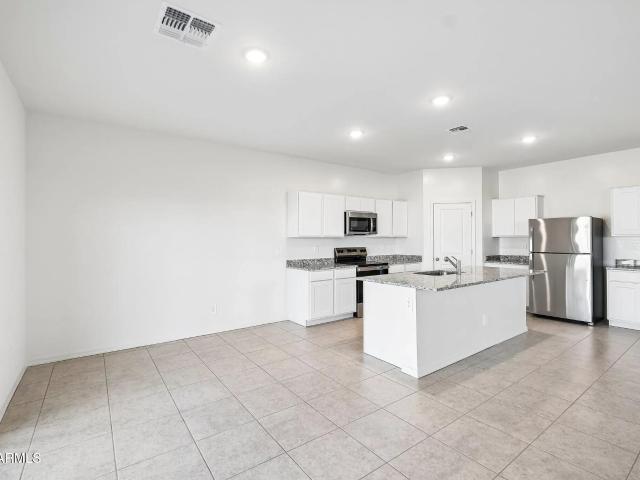 5811 e hornblende way