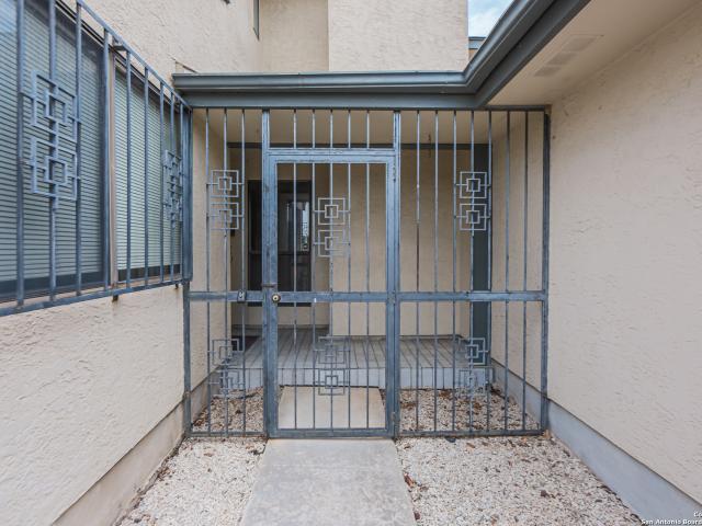 5811 Royal Ridge, San Antonio, TX 78239 | MLS #1935 | Compass