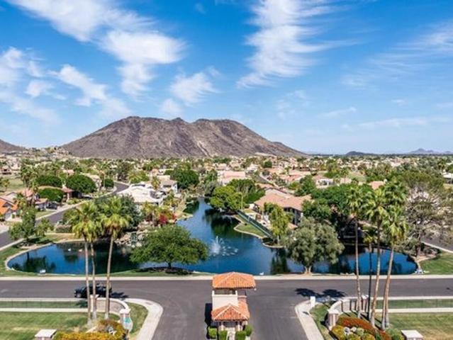 5811 W Del Lago Cir, Glendale, AZ 85308
