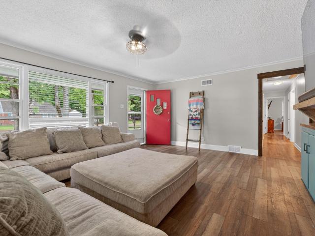 5811 woodlawn rd