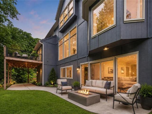 5812 MANOR Lane