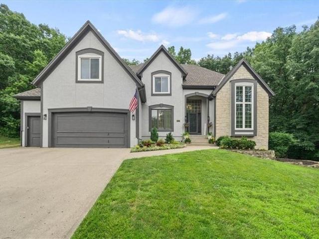 5812 NW Hickory Pl, Parkville, MO 64152