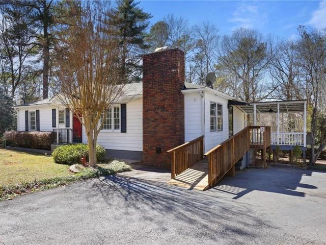 5812 Dogwood Circle