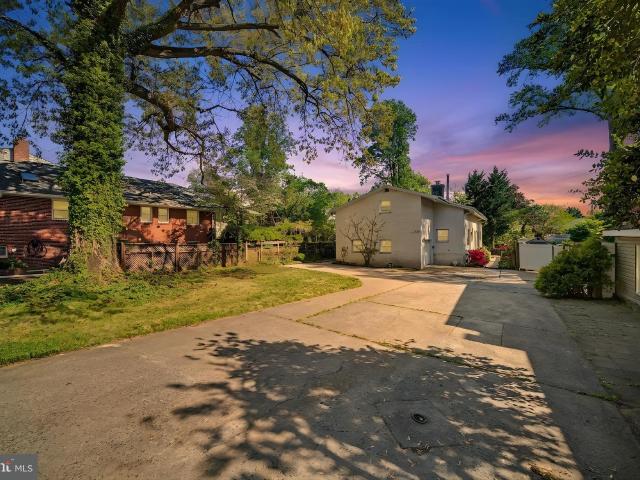 5812 Greenlawn Dr, Bethesda, MD 20814 | MLS #MDMC2229
