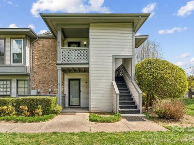5812 Harris Grove Ln, Charlotte, NC 28212