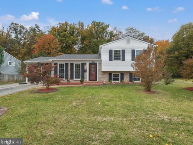 5812 Lundy Dr, Lanham, MD 20706