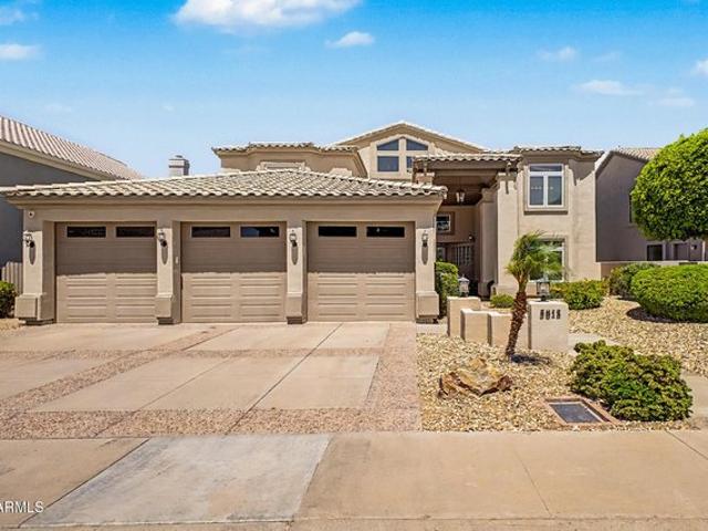 5812 W Del Lago Cir, Glendale, AZ 85308