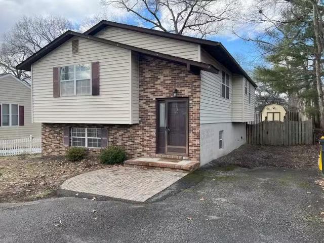 58134212 608 West Dr