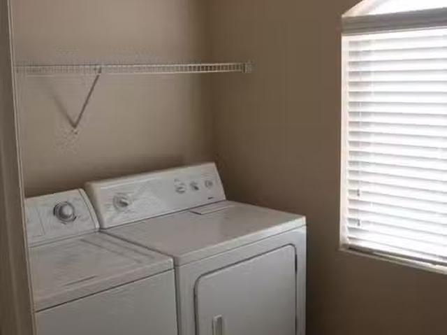 58135686 Castlegate Blvd & E Meadow Creek Way
