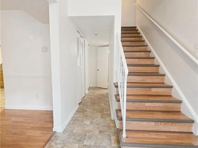 5813 W Hastings CT