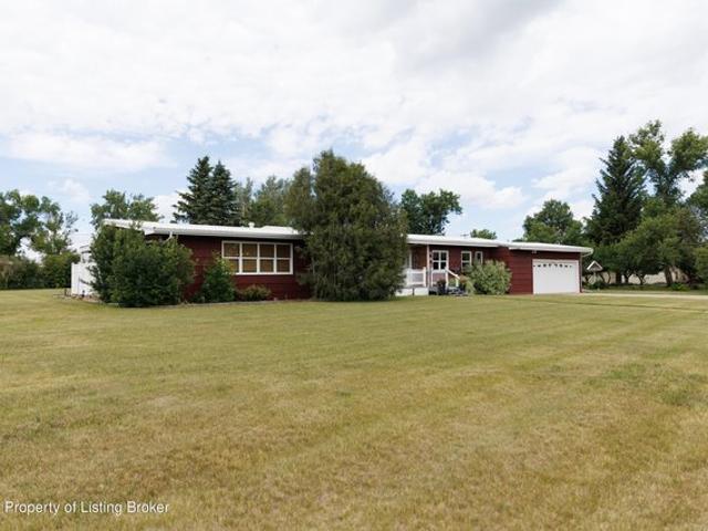 581 4th Ave SE, Beach, ND 58621