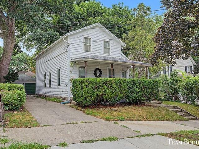 581 Harlan Ave NE, Grand Rapids, MI 49503