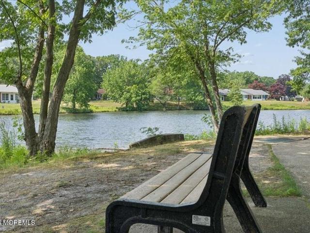 581 Lake Point Dr Unit A, Lakewood, NJ 08701