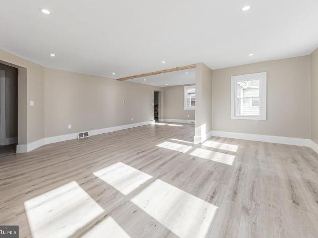 581 N Broadway