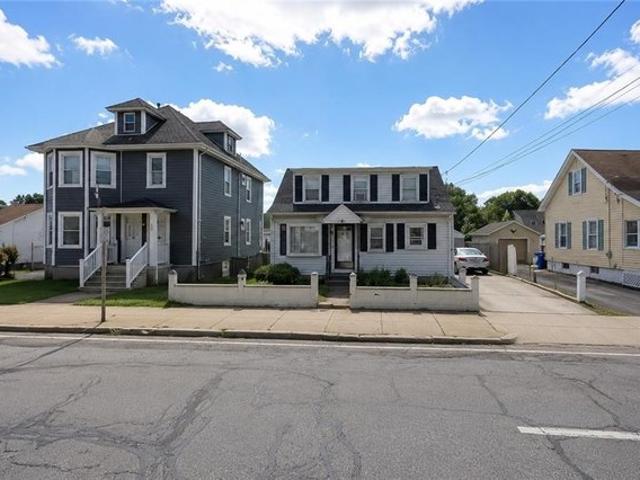 581 Newport Ave, Pawtucket, RI 02861