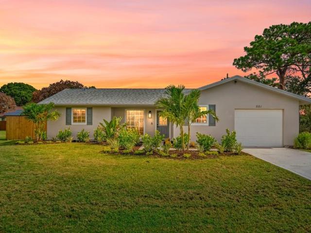 581 SE Crescent Ave, Port Saint Lucie, FL 34984