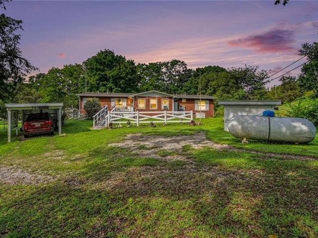 581 State Route K, Amazonia, MO 64421