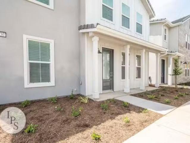 58244655 2830 E Tamarind Dr