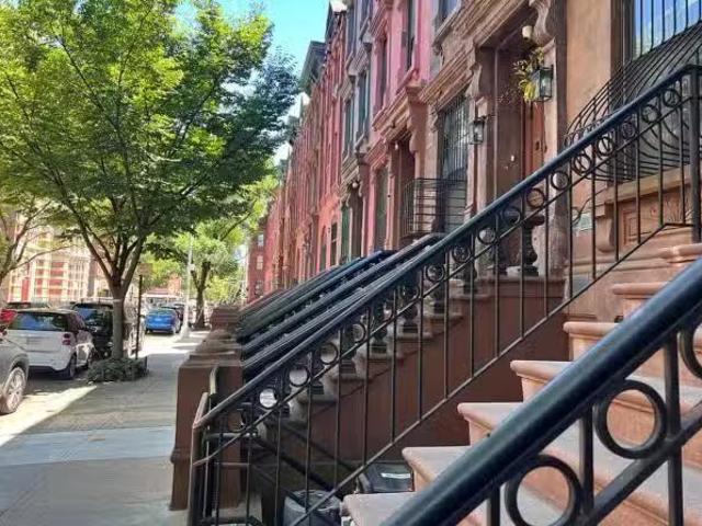 58247486 238 W 138th St
