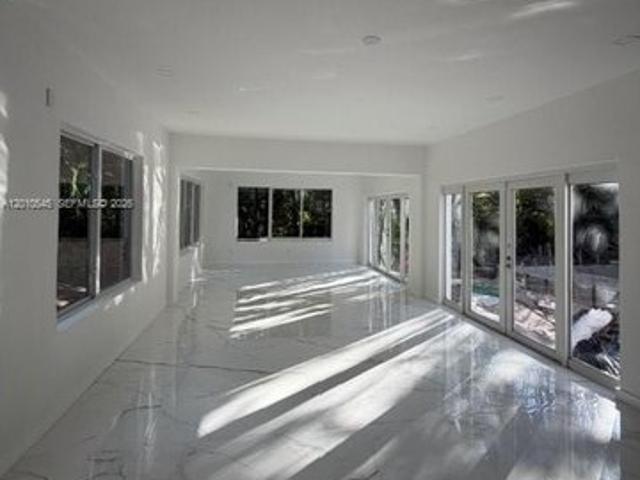 5824 Alton Rd, Miami Beach, FL 33140
