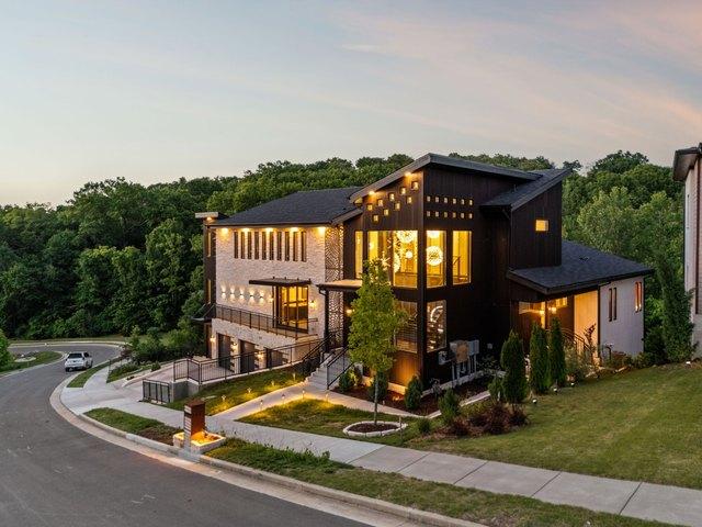 5824 Woodland Hills Dr, Nashville, TN 37211