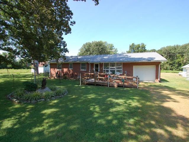 5825 Oaks Rd, Paducah, KY 42003