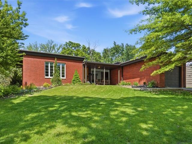 5825 Chamberlain Dr, Des Moines, IA 50312