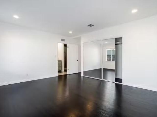 5825 Fulton Ave Houses in Van Nuys, CA