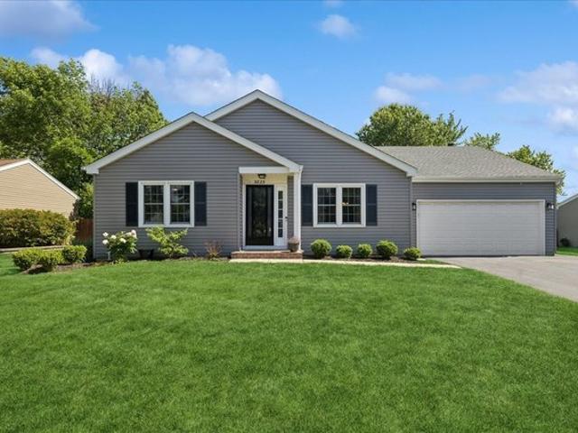 5825 Hancock Ln, Gurnee, IL 60031